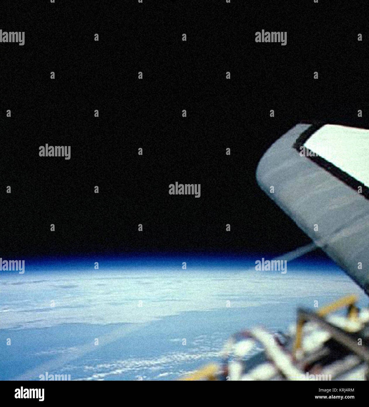 Space shuttle discovery wing hi-res stock photography and images - Alamy