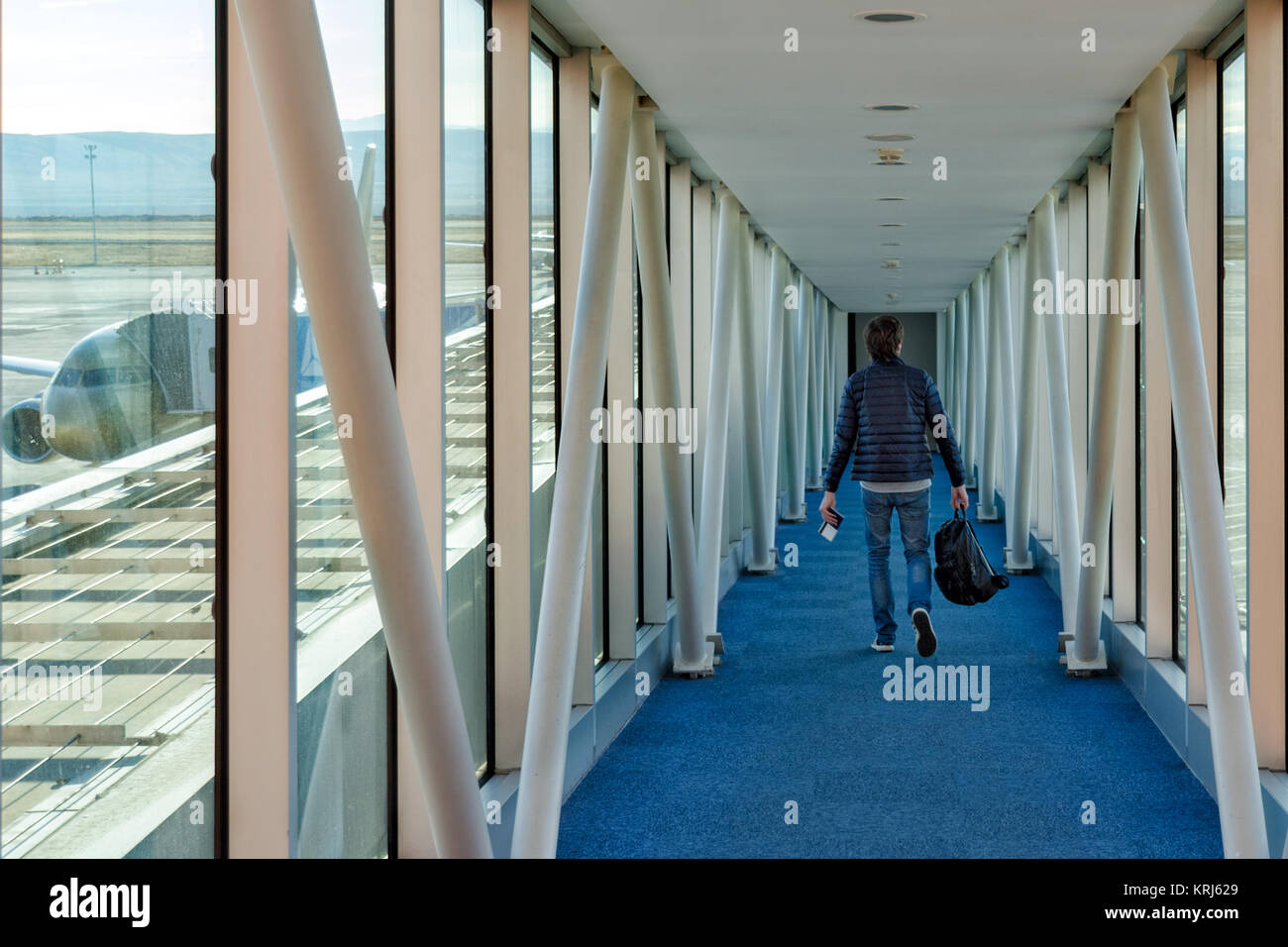 Plane corridor hi-res stock photography and images - Alamy