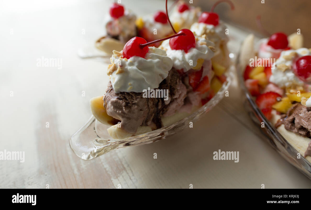 Banana splits hi-res stock photography and images - Alamy