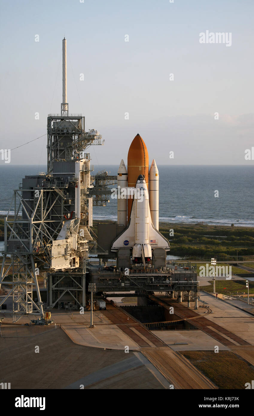 Atlantis on launch pad 39A Stock Photo - Alamy