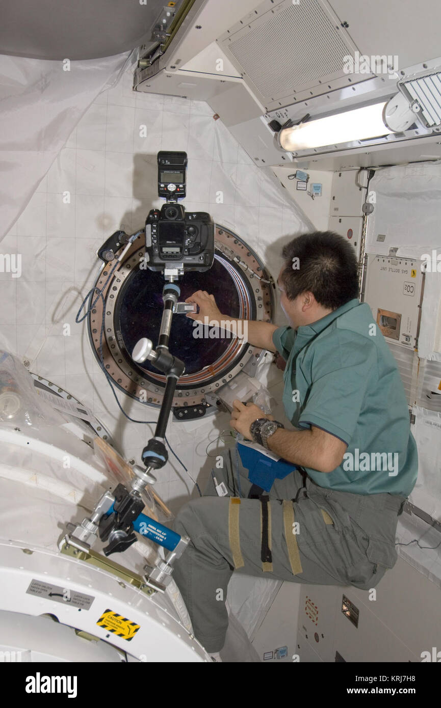 ISS-20 Koichi Wakata in the Kibo lab Stock Photo - Alamy