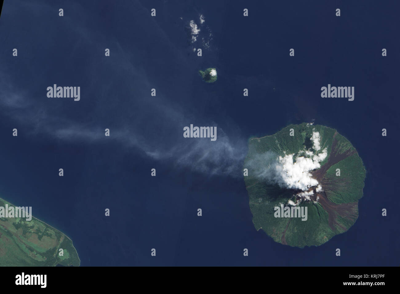 Manam volcano hi-res stock photography and images - Alamy