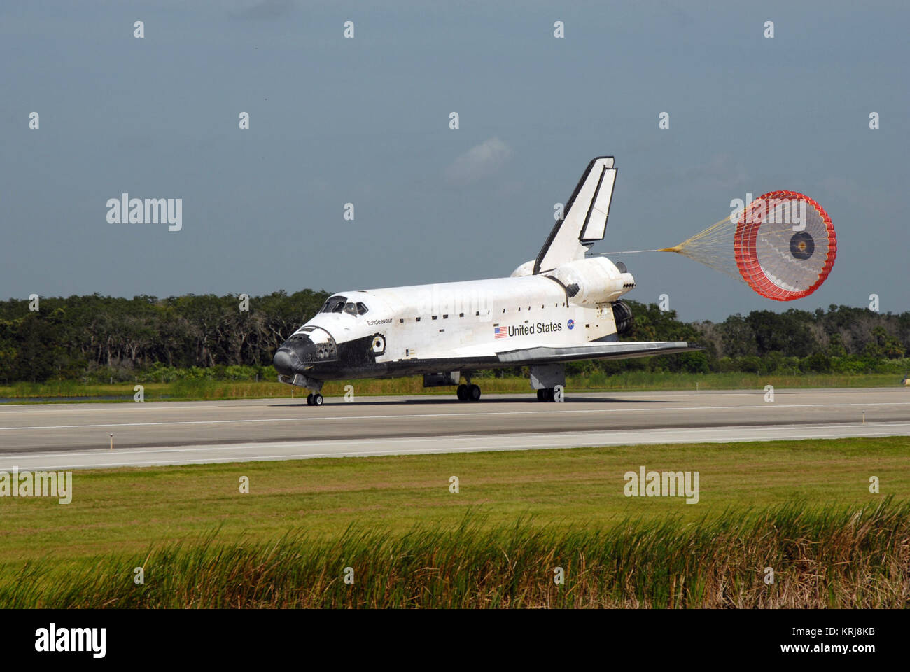 Space Shuttle Endeavour landing after STS-127 Stock Photo - Alamy