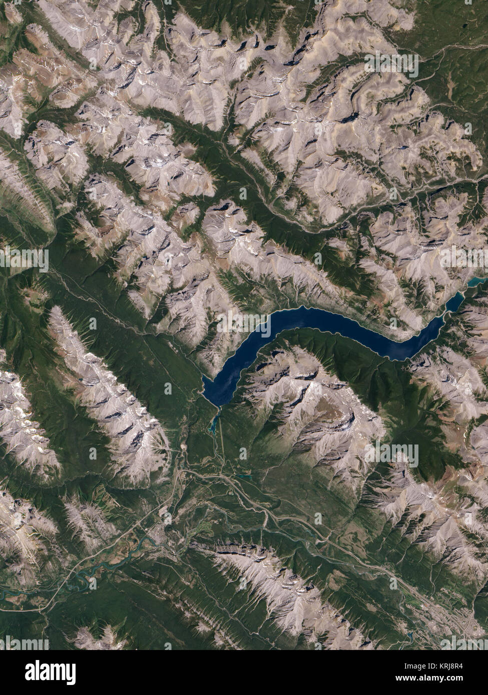 IDL TIFF file Lake Minnewanka, Banff National Park, Canada Stock Photo ...