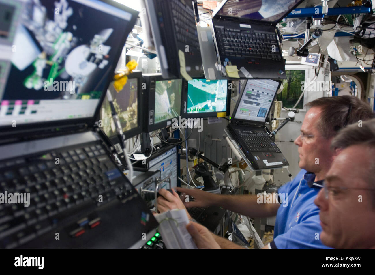 STS-128 ISS-20 Destiny Canadarm2 Stock Photo - Alamy