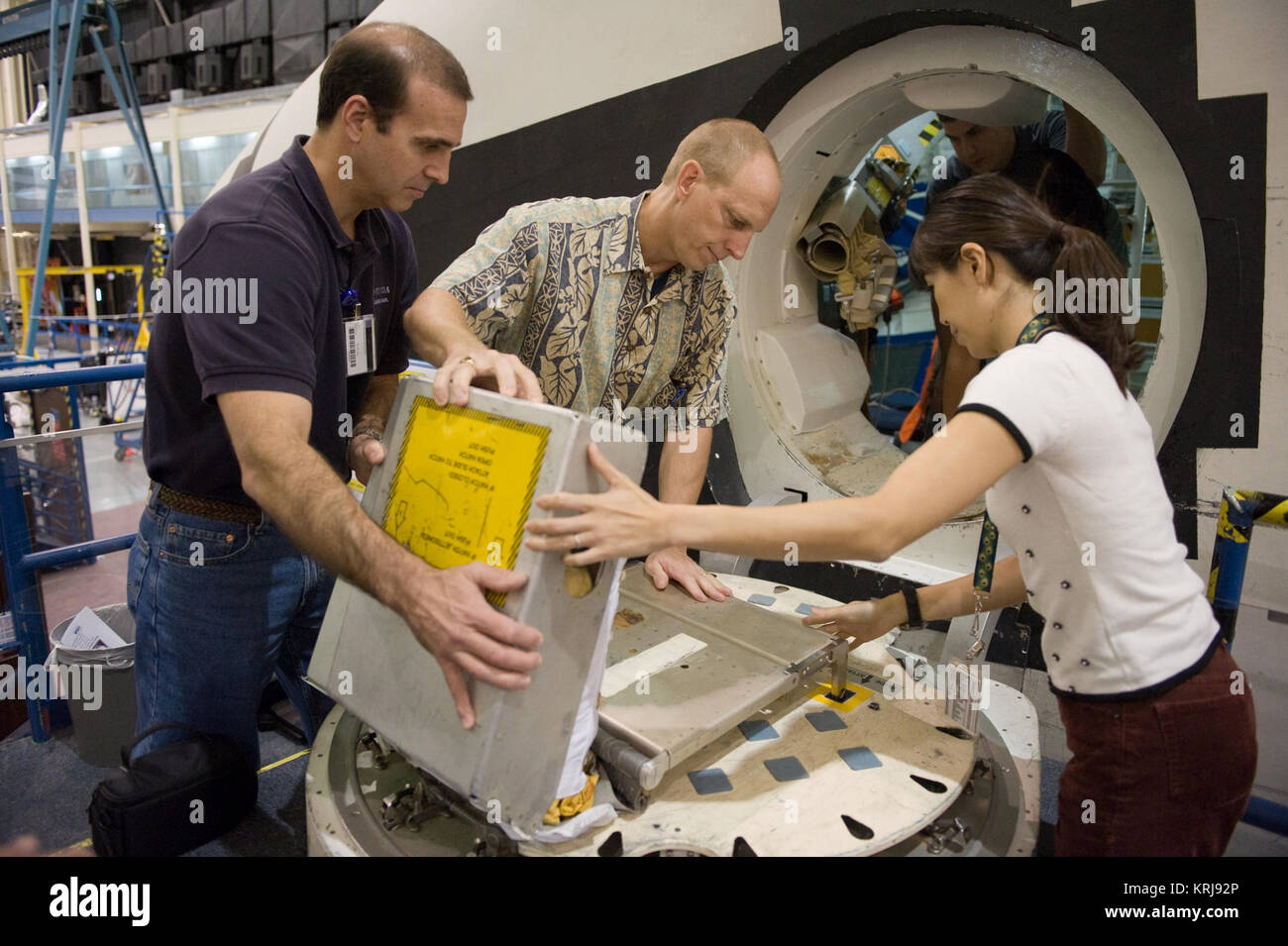 Payload building hi-res stock photography and images - Alamy