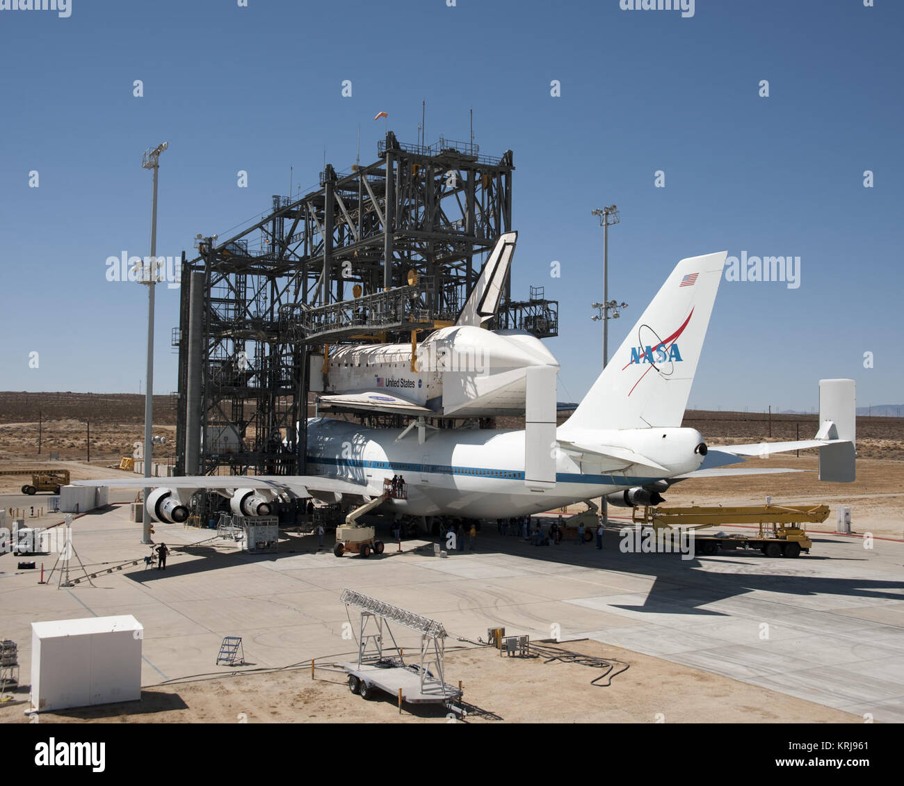 STS-128 Return to KSC 07 Stock Photo - Alamy
