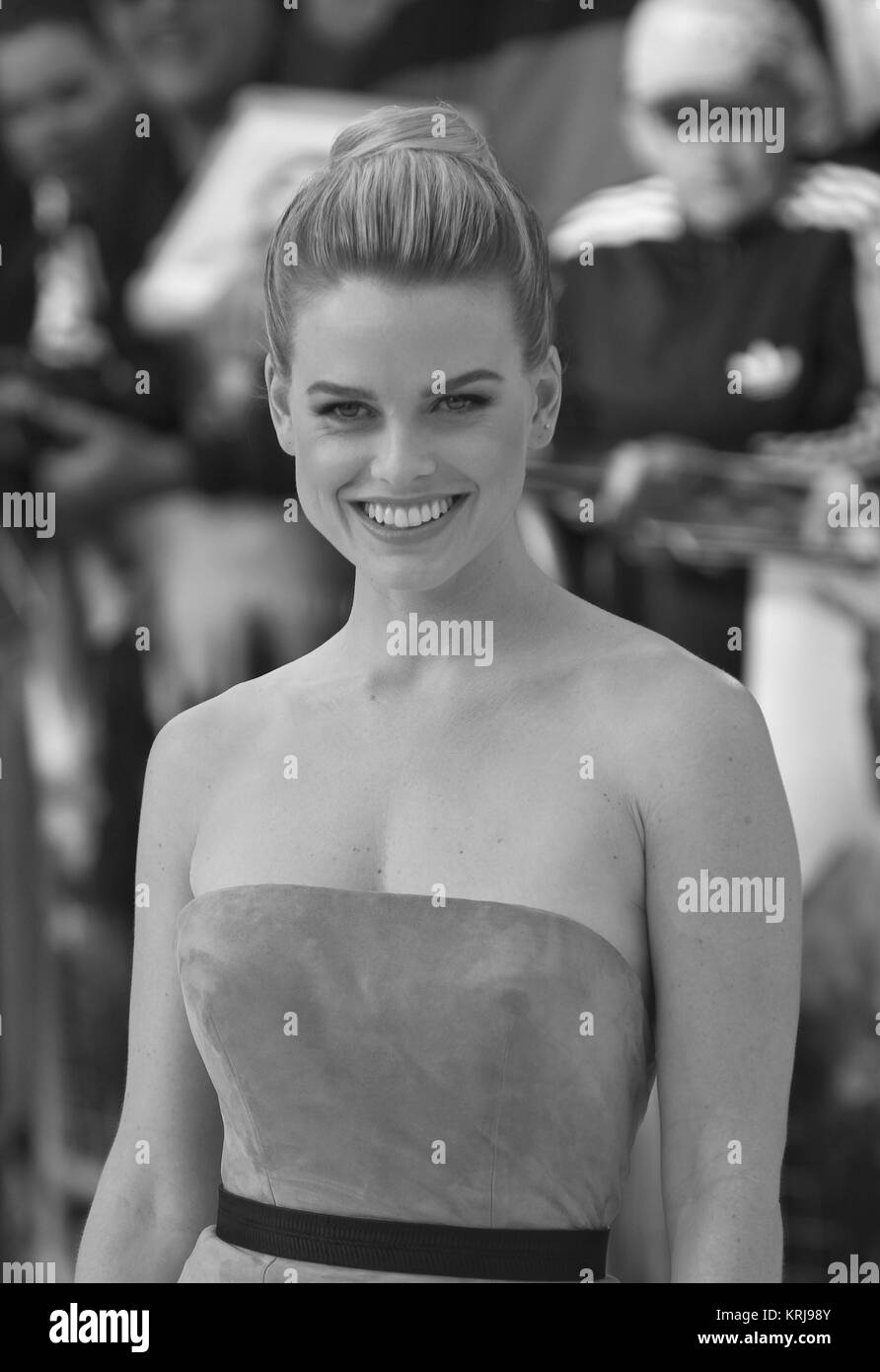 Alice eve actress hi-res stock photography and images - Alamy