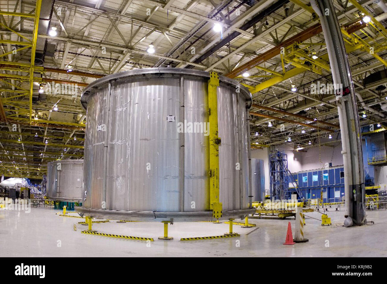 Space Shuttle external tank assembly 03 Stock Photo - Alamy