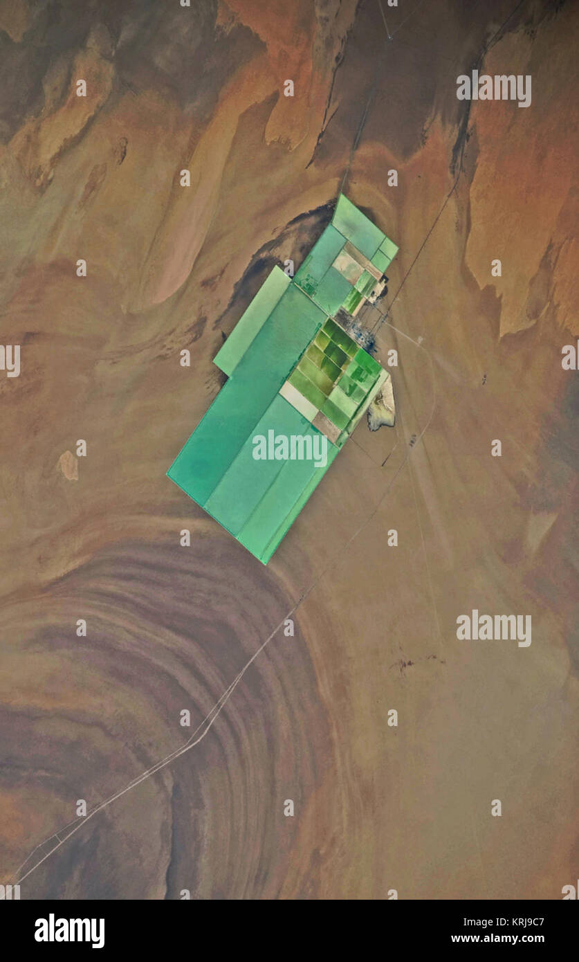 Kaliumchlorid-Feld in der Wüste Lop Nor Stock Photo - Alamy