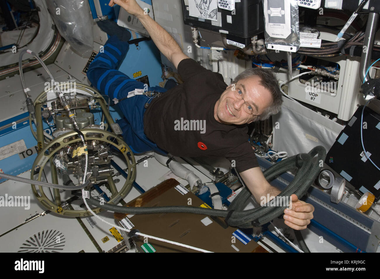 ISS-21 Robert Thirsk works in the Destiny lab Stock Photo - Alamy