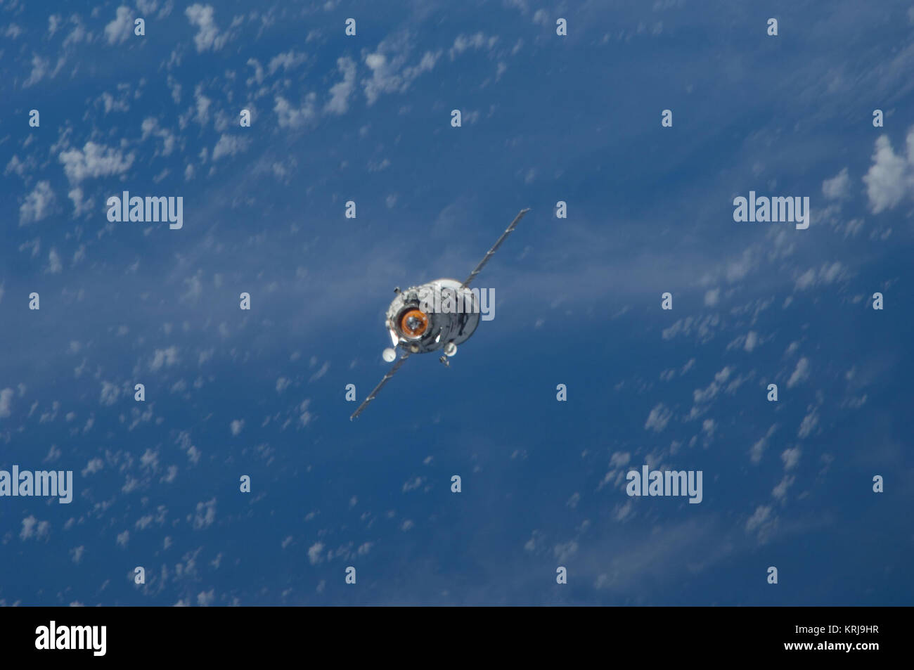 Poisk approaches ISS 02 Stock Photo - Alamy