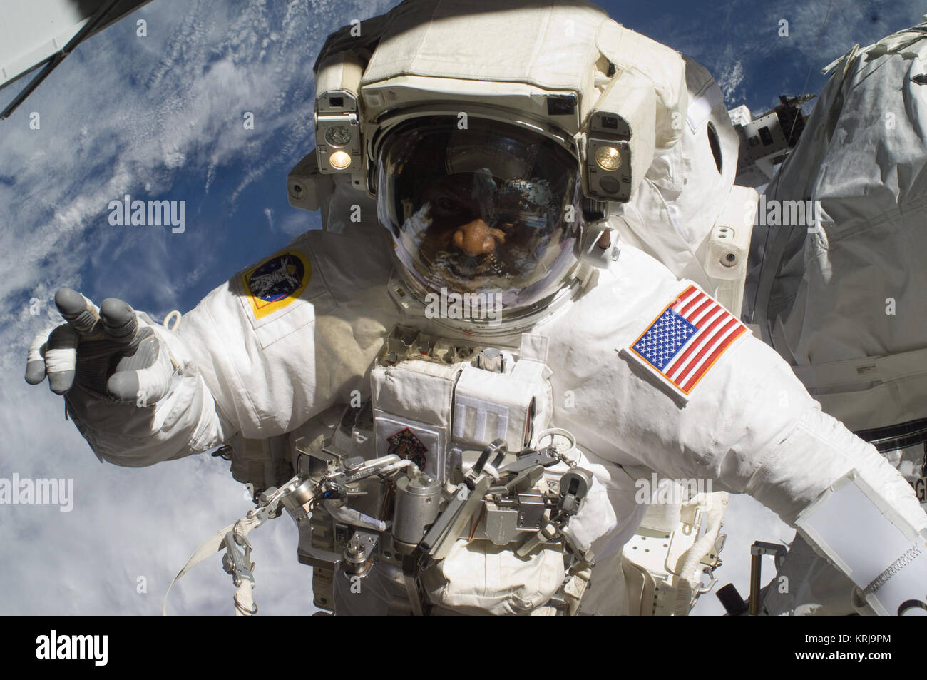 Nasa sts 129 hi-res stock photography and images - Alamy