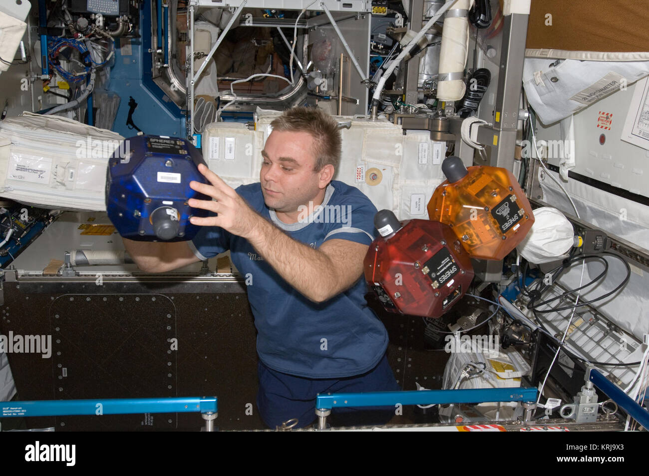 ISS-22 Maxim Suraev with SPHERES in the Destiny lab Stock Photo - Alamy