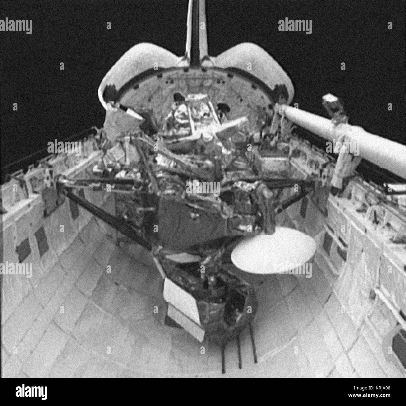 Sts 48 d13 uars in payload bay2 Stock Photo - Alamy