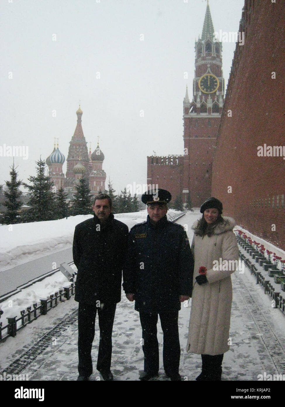 Soyuz TMA-18 Crew at the Kremlin Wall Stock Photo - Alamy