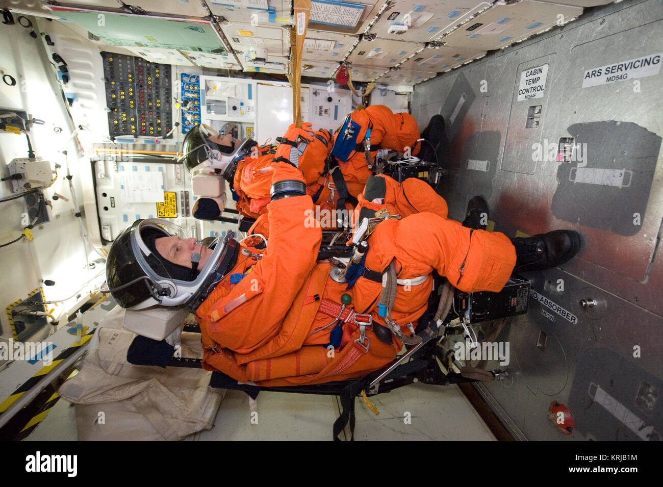 PHOTO DATE: 04-08-10 LOCATION: Bldg 9NW, CCTII SUBJECT: STS-132 crew ...