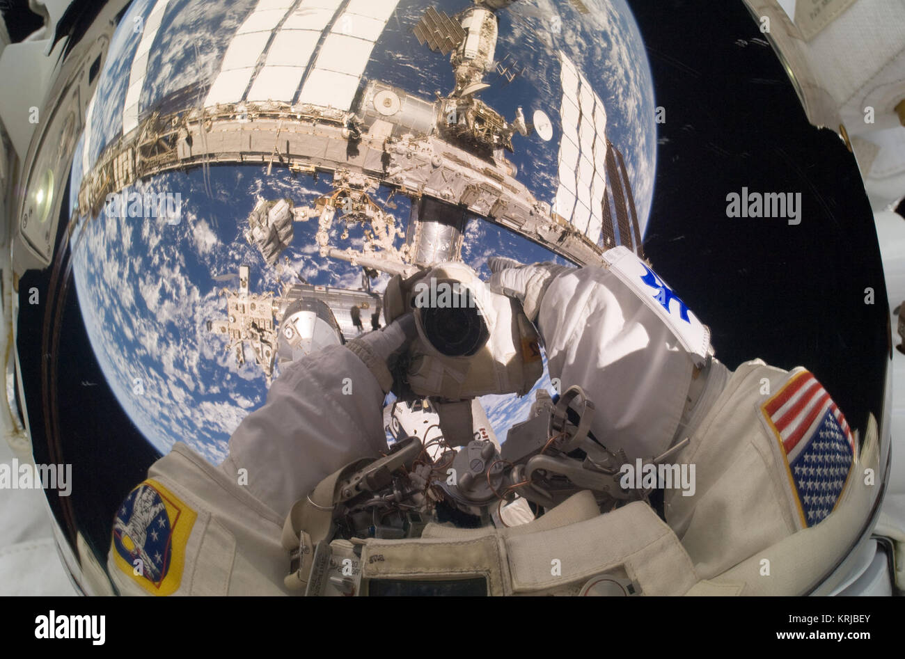 Nasa astronaut garrett reisman hi-res stock photography and images - Alamy
