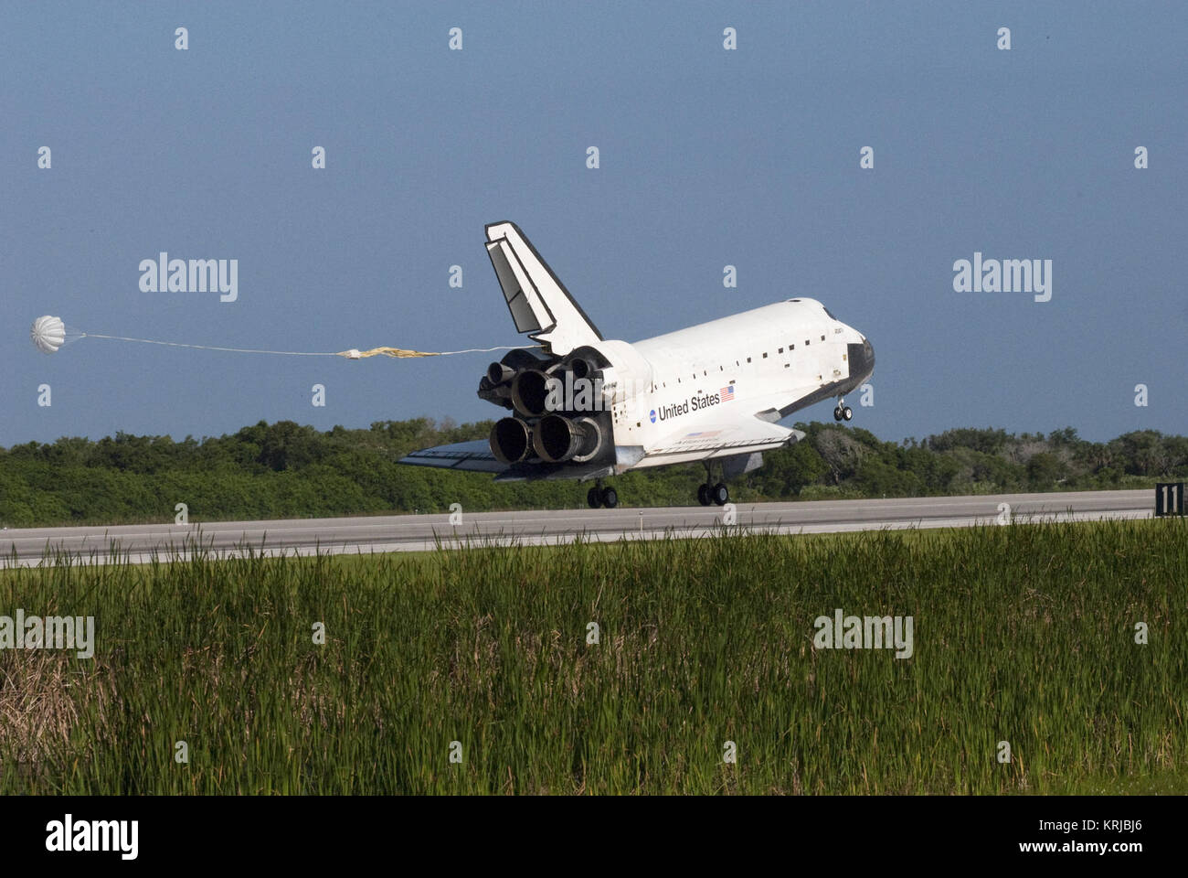 CAPE CANAVERAL, Fla. - Space shuttle Atlantis' drag chute deploys as ...
