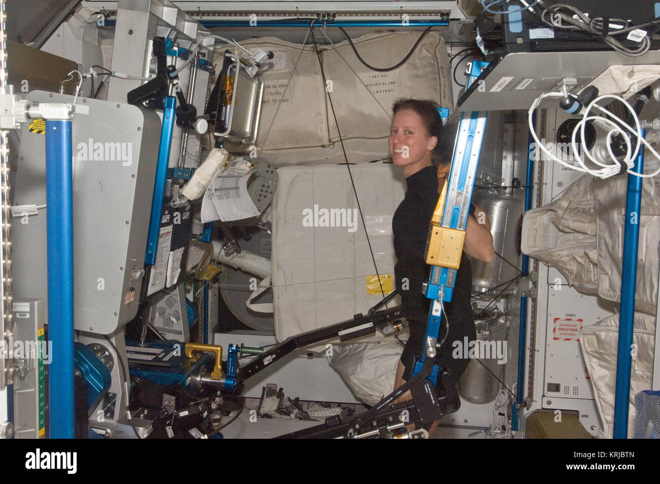 ISS-24 Shannon Walker exercises using the aRED Stock Photo - Alamy