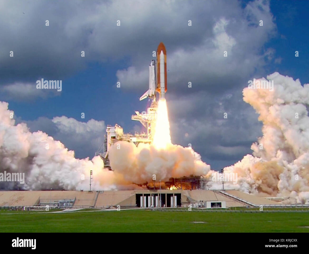 Space Shuttle Discovery leaps from Launch Pad 39B on the Return to ...