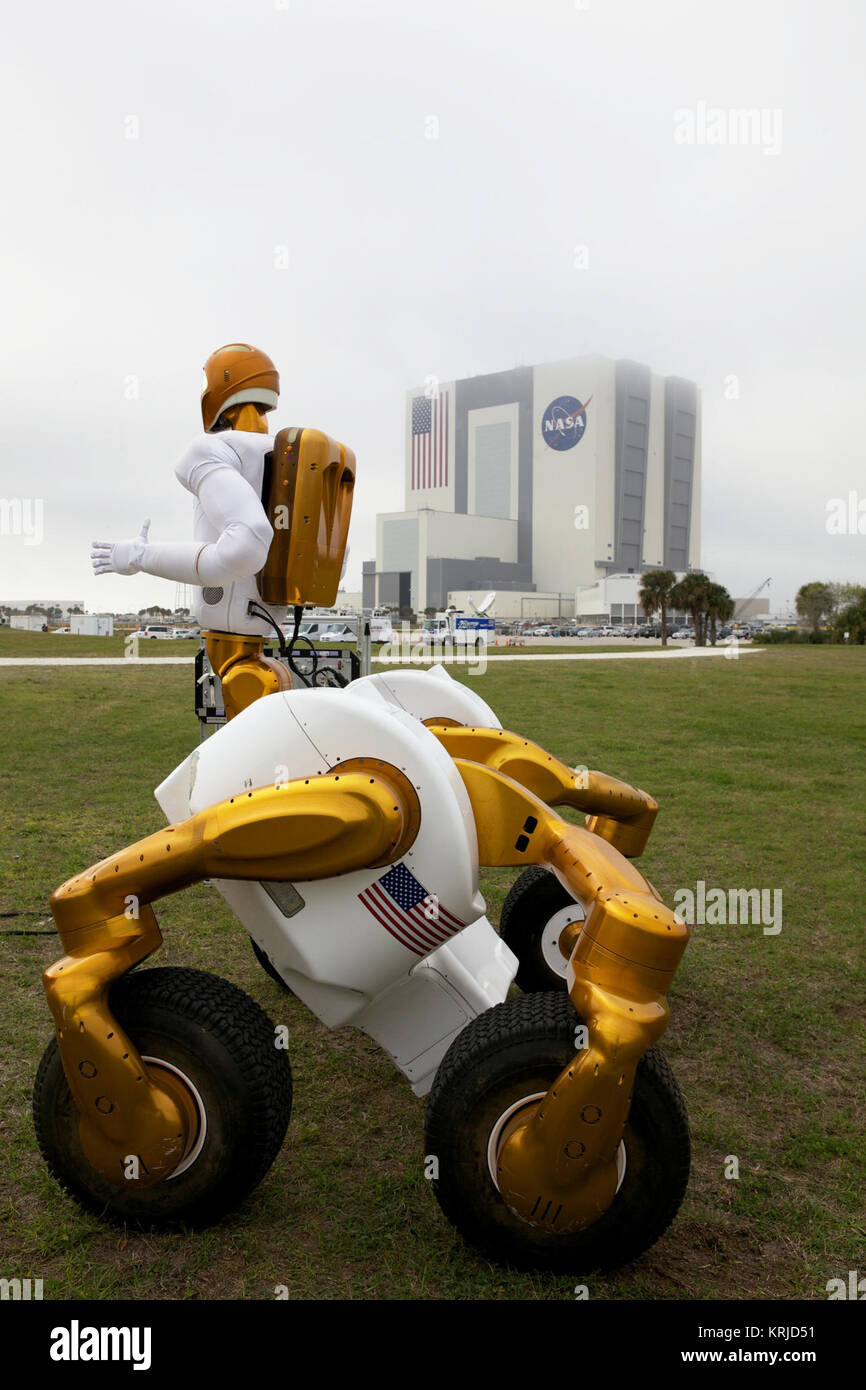 Robonaut 2 humanoid robot hi-res stock photography and images - Alamy