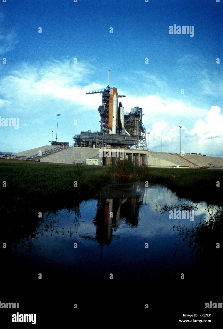 Space shuttle challenger 1983 launch hi-res stock photography and ...