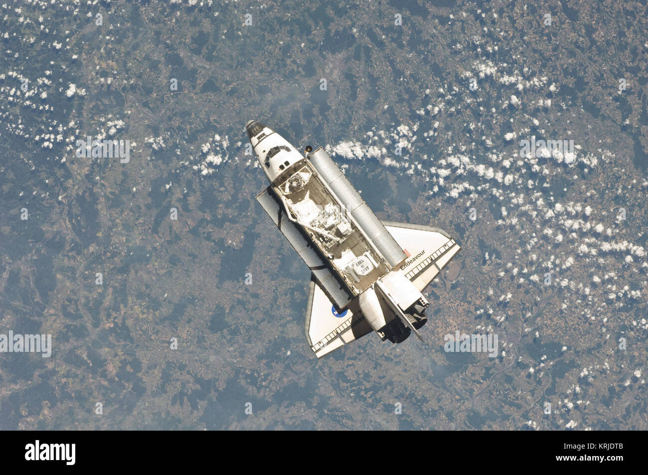 STS-134 Endeavour approaches the space station Stock Photo - Alamy