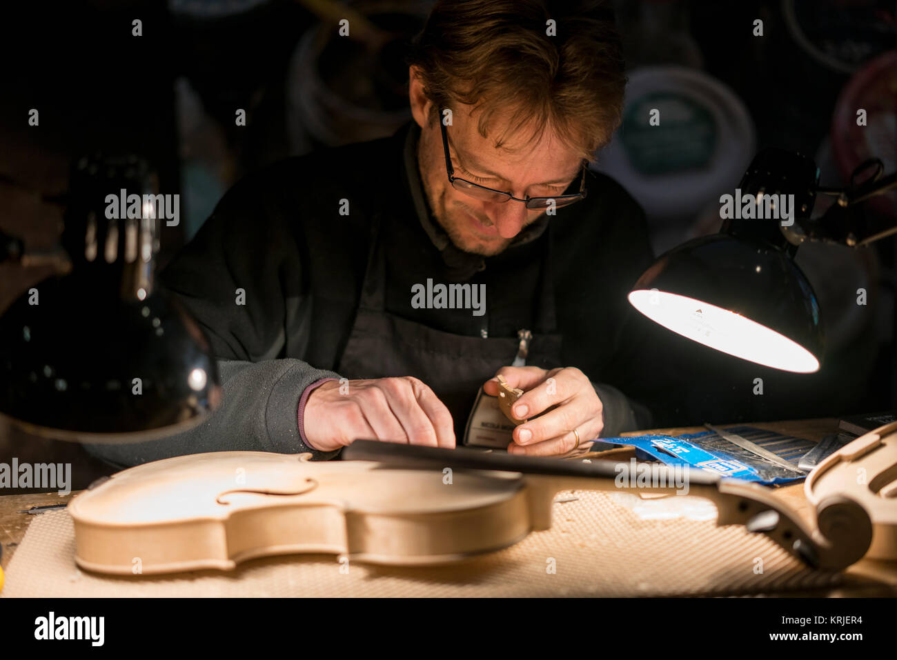 Italian violin maker hi-res stock photography and images - Alamy