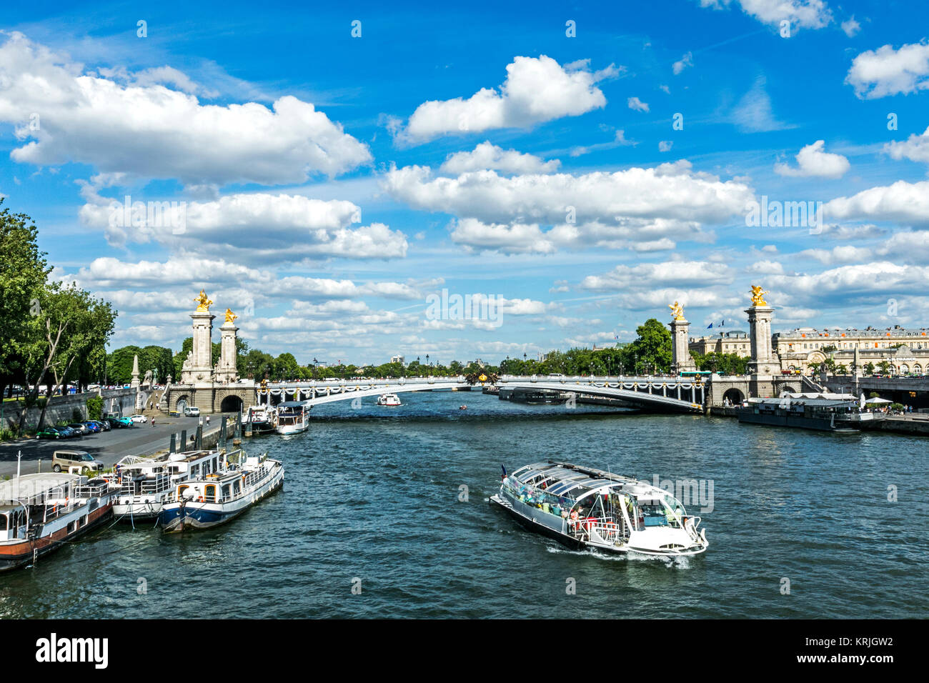 Visiting paris by boat hi-res stock photography and images - Alamy