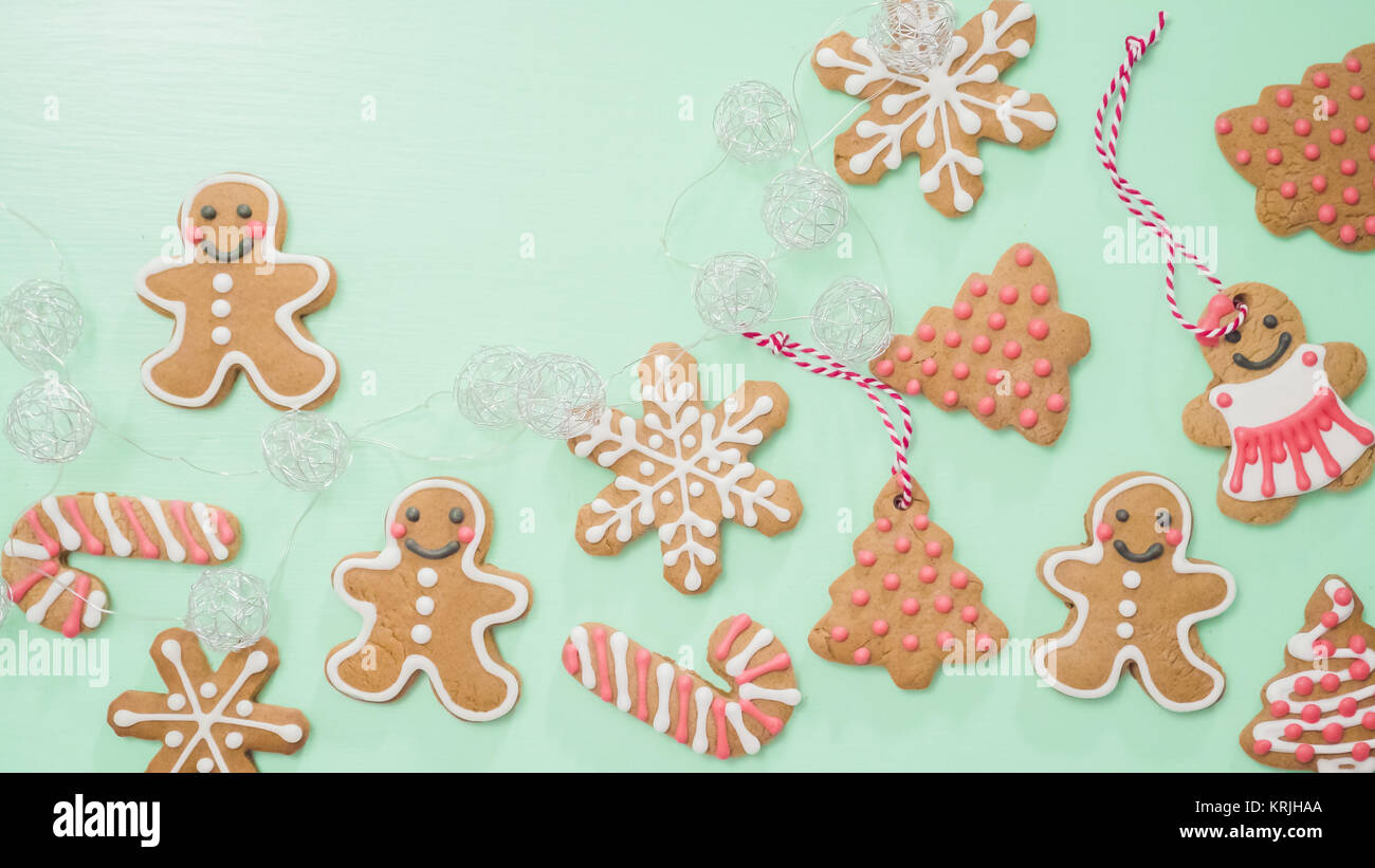 Packaging traditional home made gingerbread cookies as food gifts Stock ...