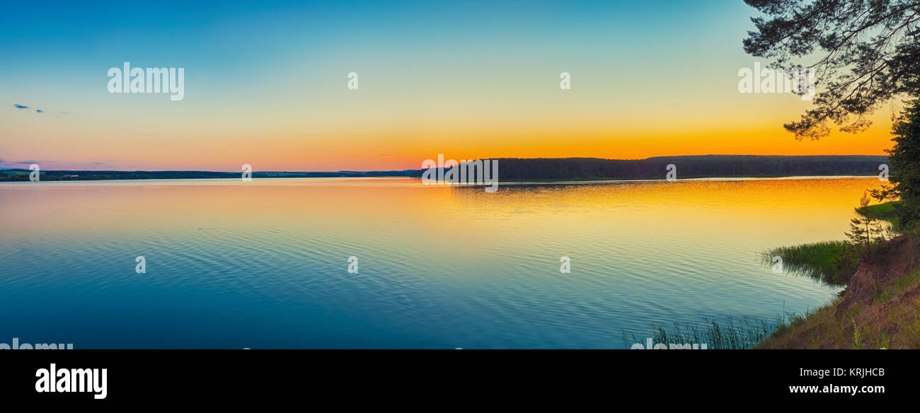 Nice sunset over the ocean hi-res stock photography and images - Alamy