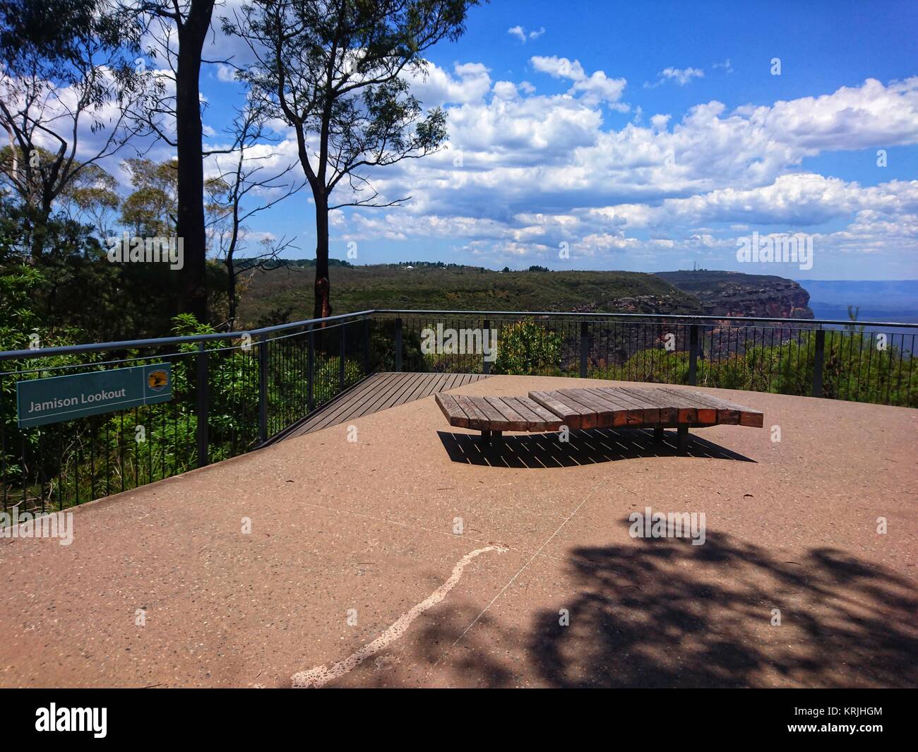 Fenced tourist platform at Jamison Lookout, Wentworth Falls, Blue ...