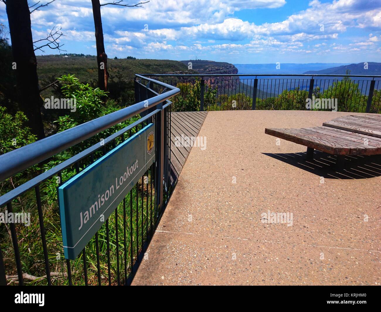 Fenced tourist platform at Jamison Lookout, Wentworth Falls, Blue ...