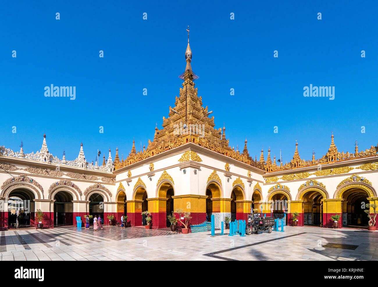 Golden Mahamuni Buddha Temple. Amazing architecture of Buddhist Temples ...
