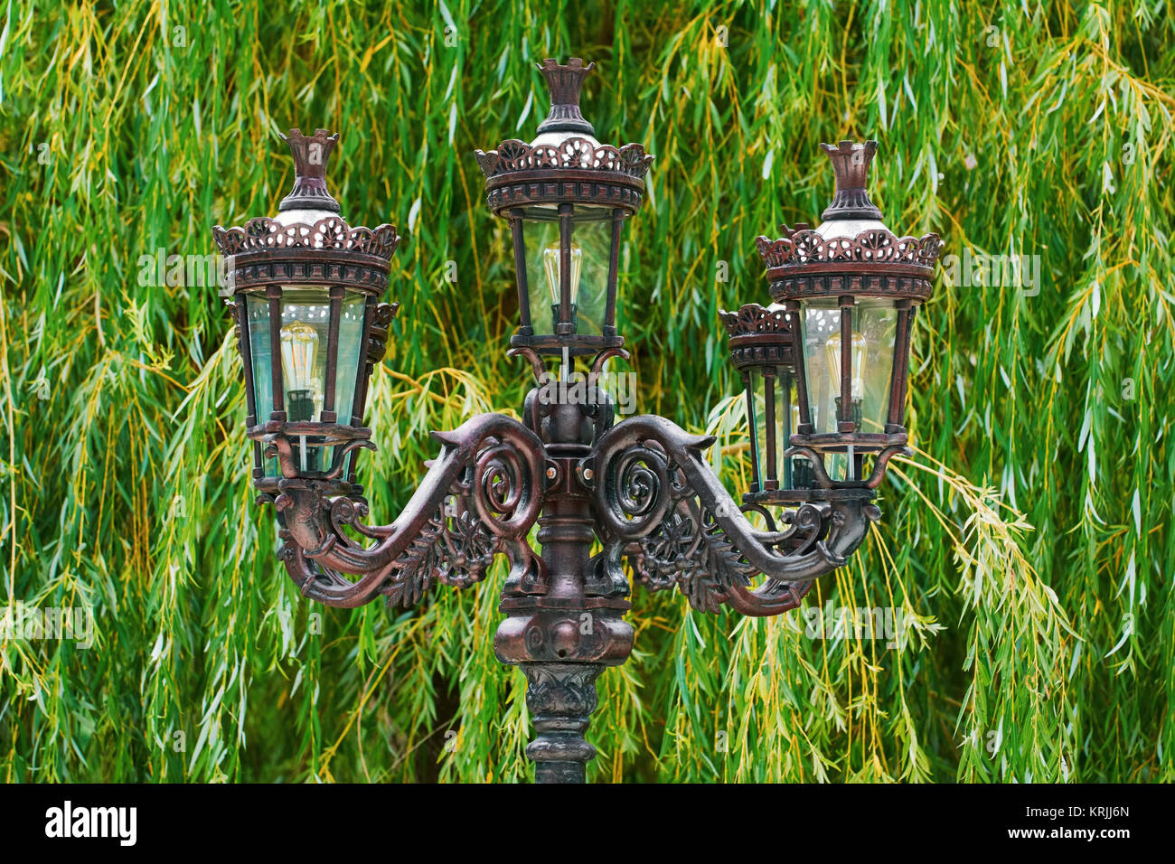 Vintage standard lamp hi-res stock photography and images - Alamy