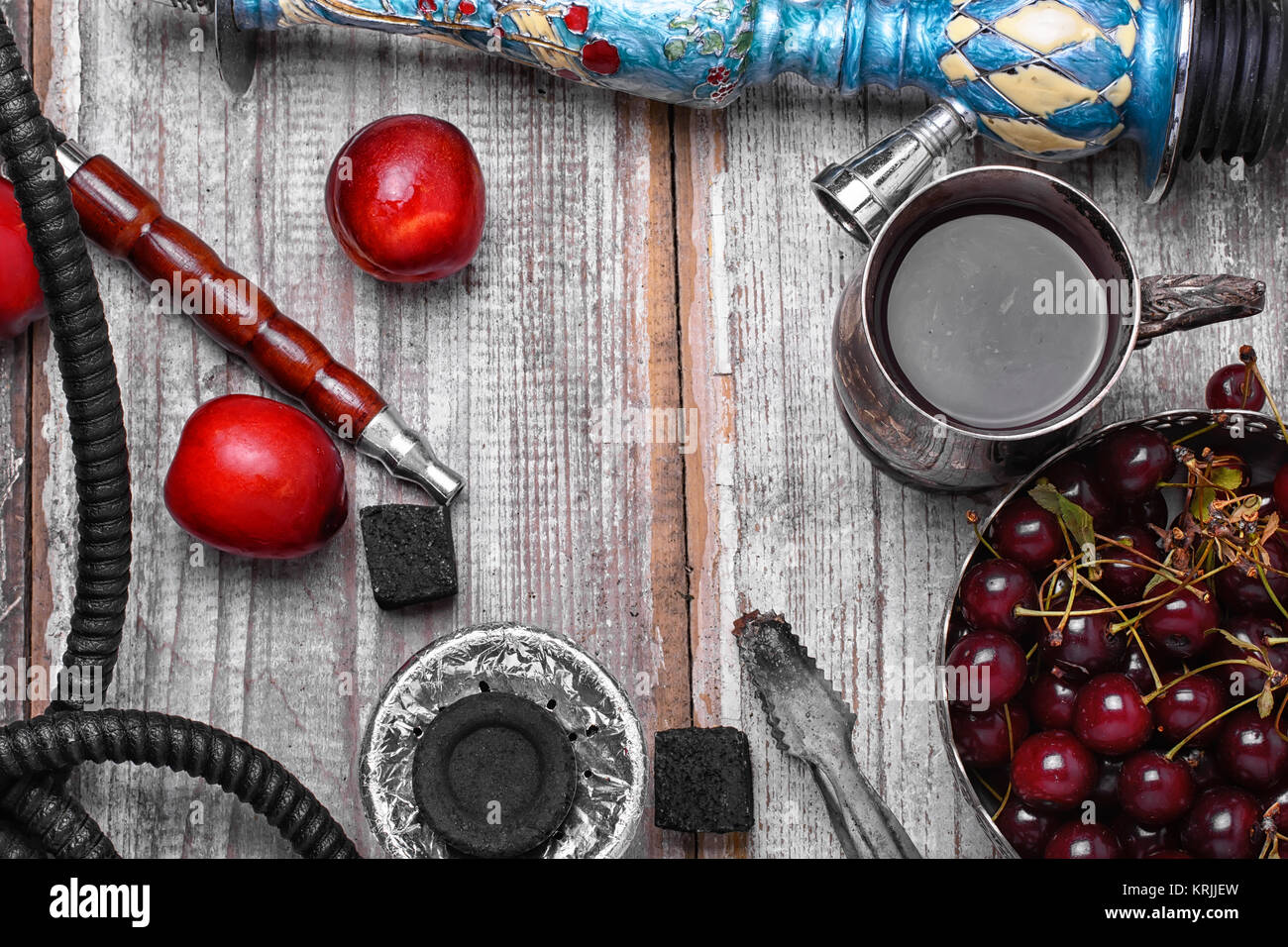 Smoking Turkish Shisha and ripe ripe plums Stock Photo - Alamy