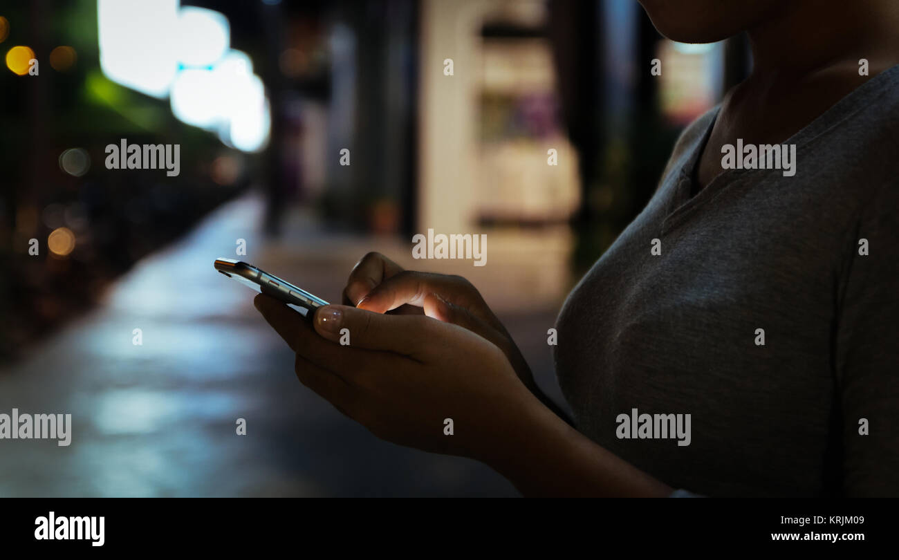 Iphone hand night hi-res stock photography and images - Alamy