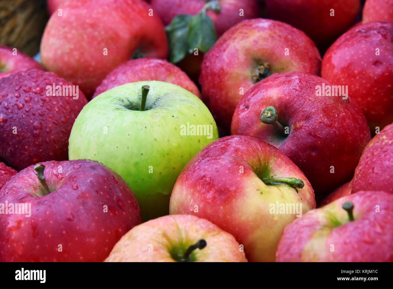 Fresh organic apples on street market stall Stock Photo - Alamy
