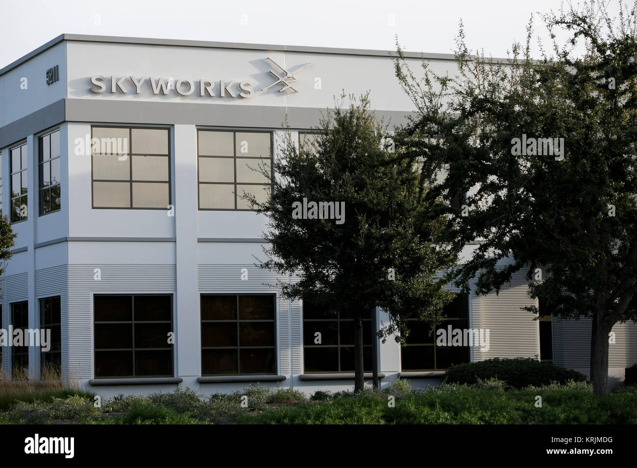 Skyworks logo hi-res stock photography and images - Alamy