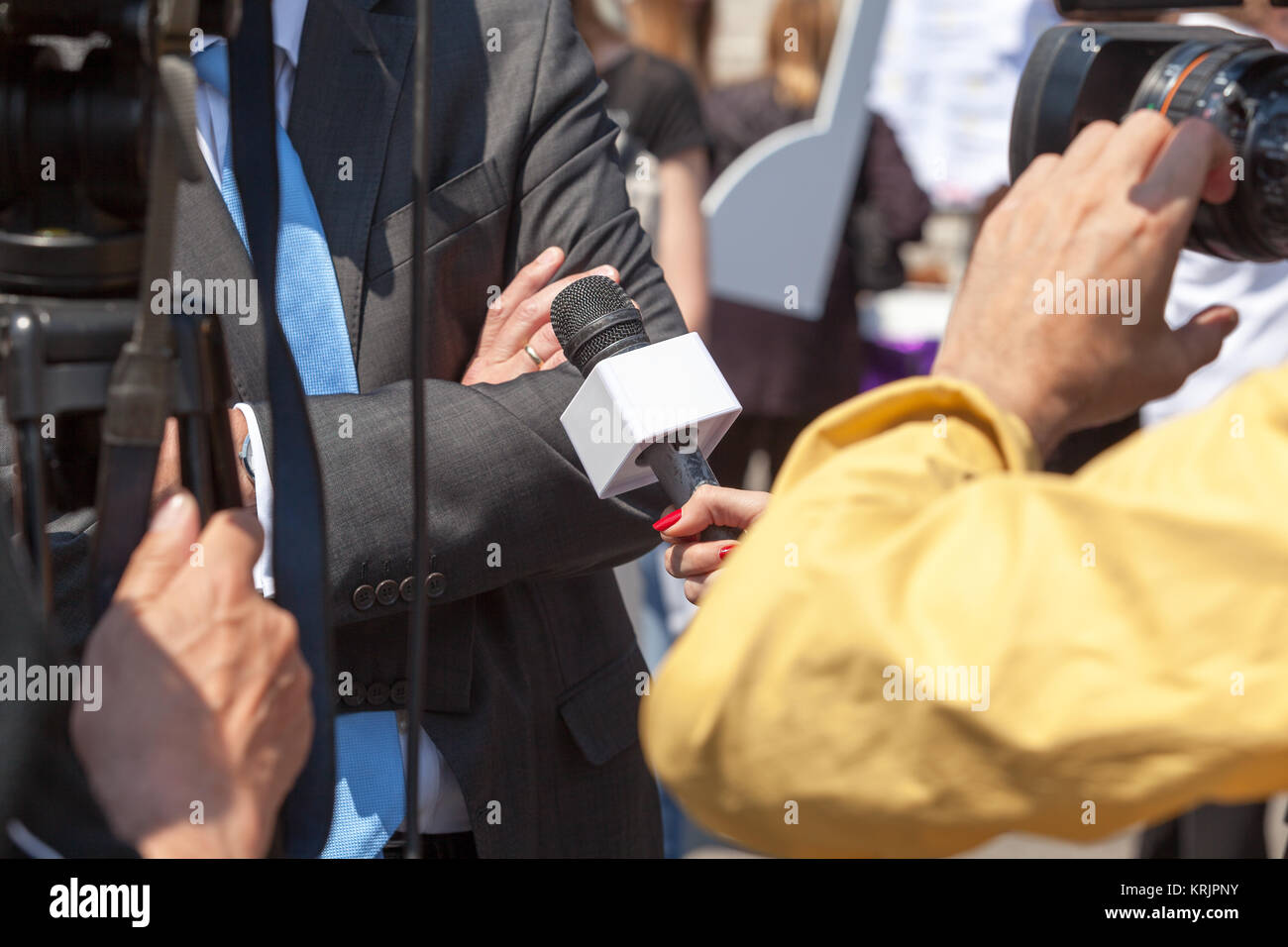 Interview media television hi-res stock photography and images - Alamy