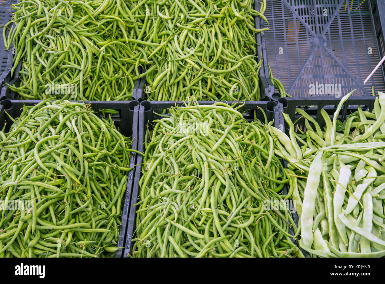 green pea pods for sale at a market Stock Photo - Alamy