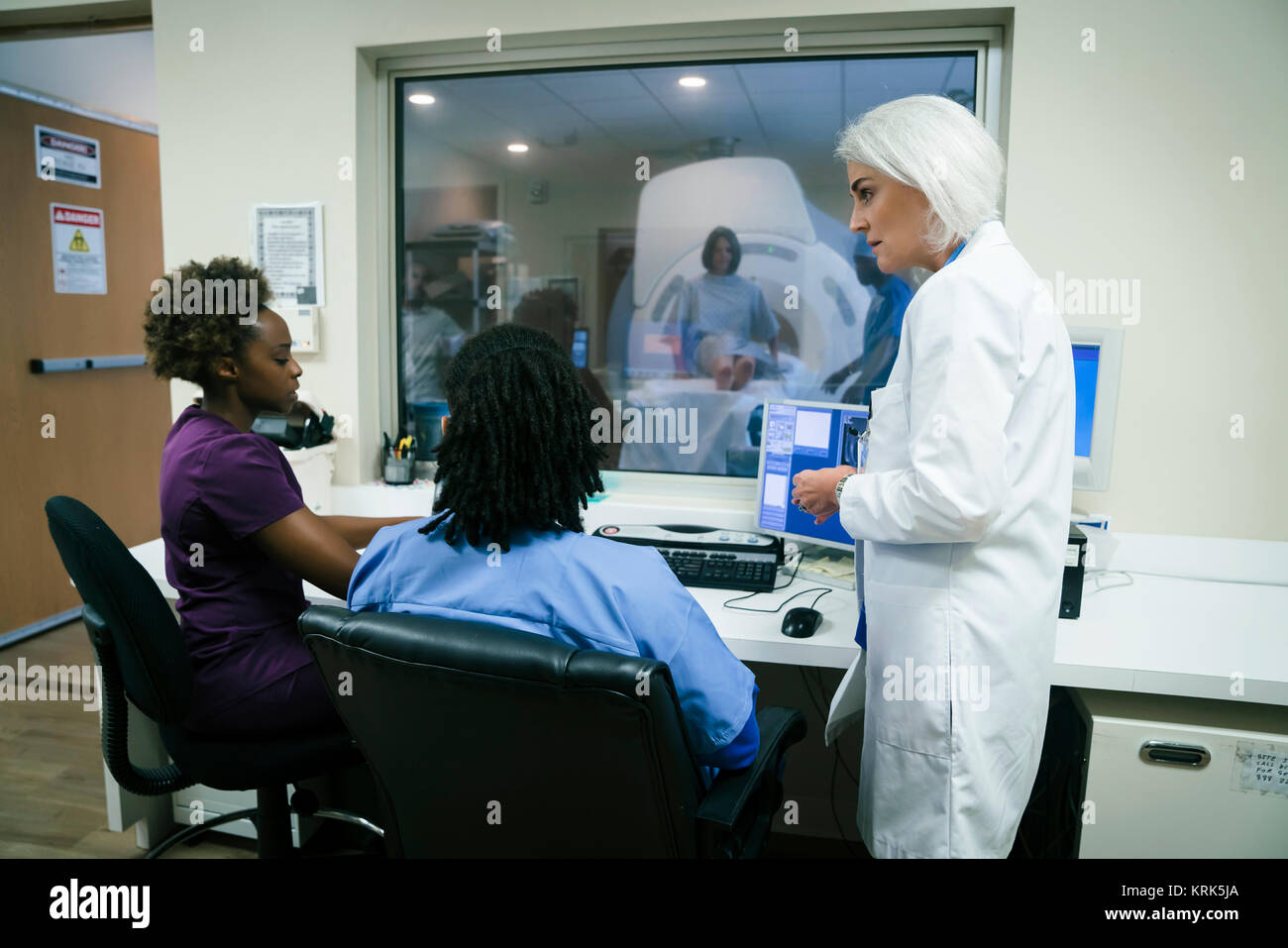 Mri scan machine african american hi-res stock photography and images ...