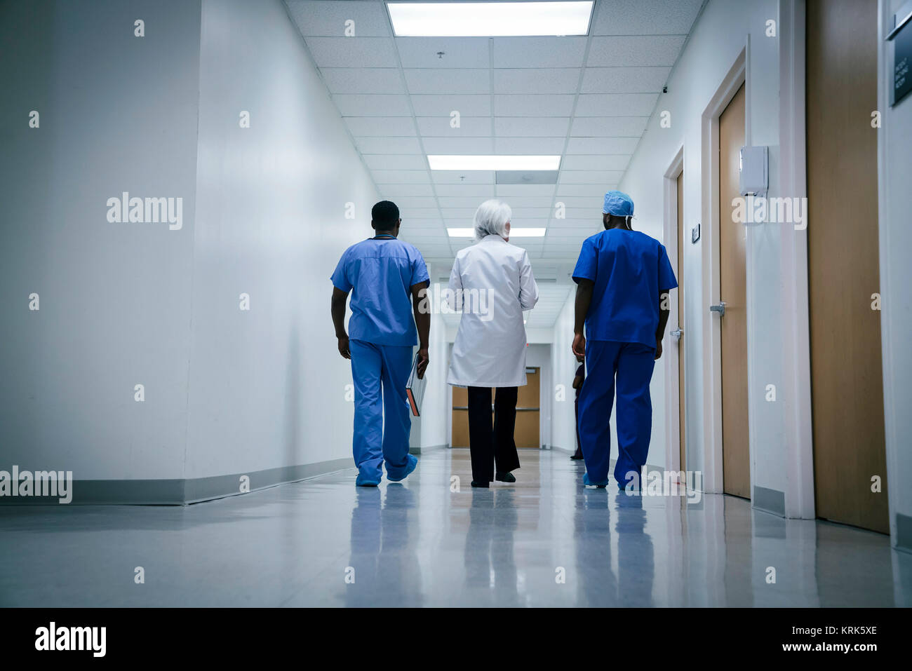 Doctor walking hospital hi-res stock photography and images - Alamy