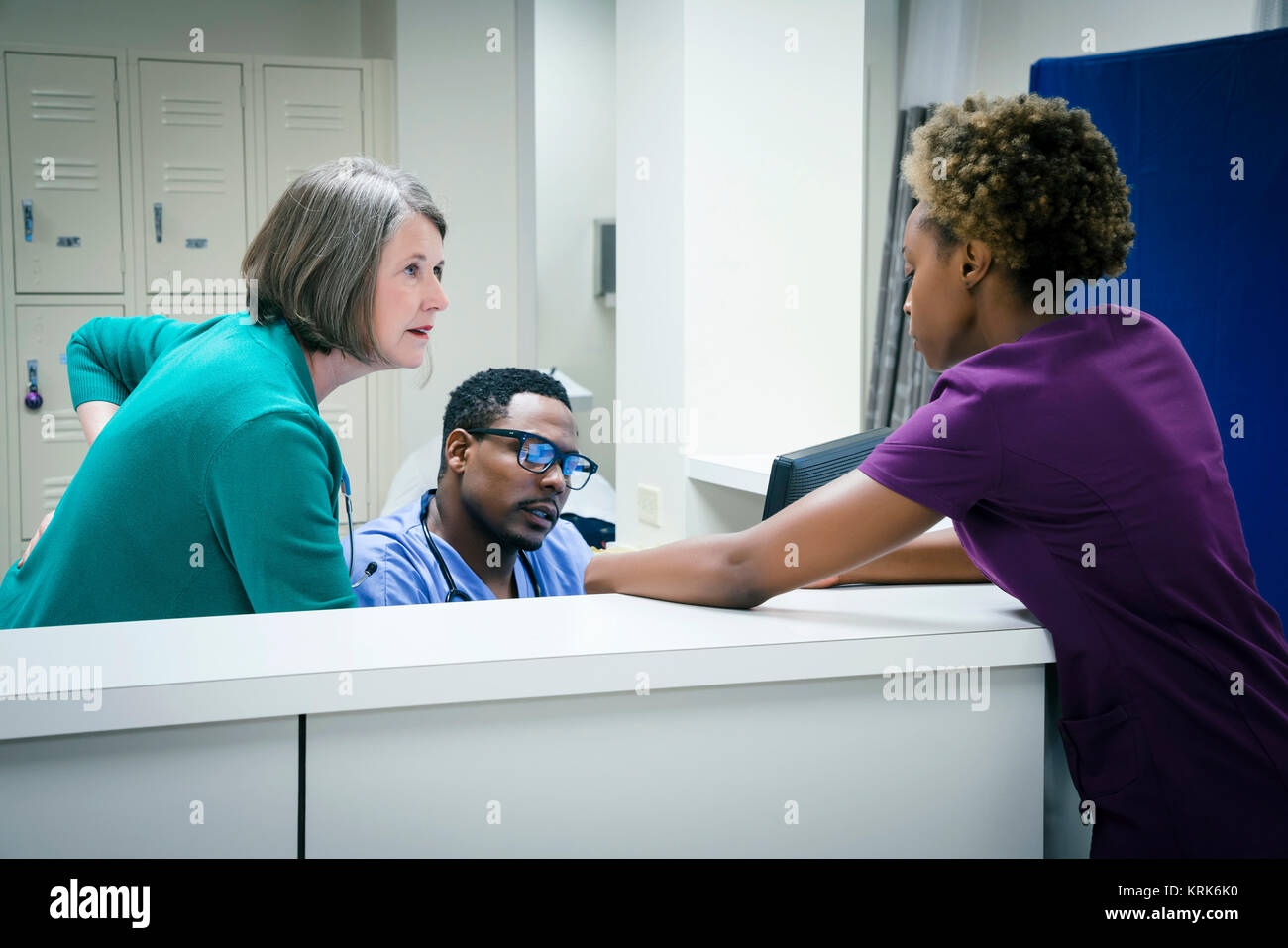 Group of nurses talking hi-res stock photography and images - Alamy