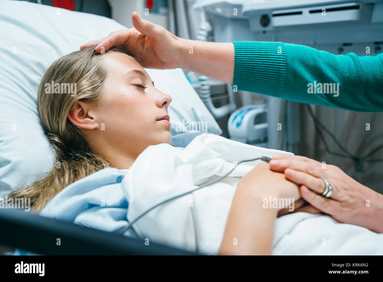 Caucasian doctor comforting patient in hospital bed Stock Photo - Alamy