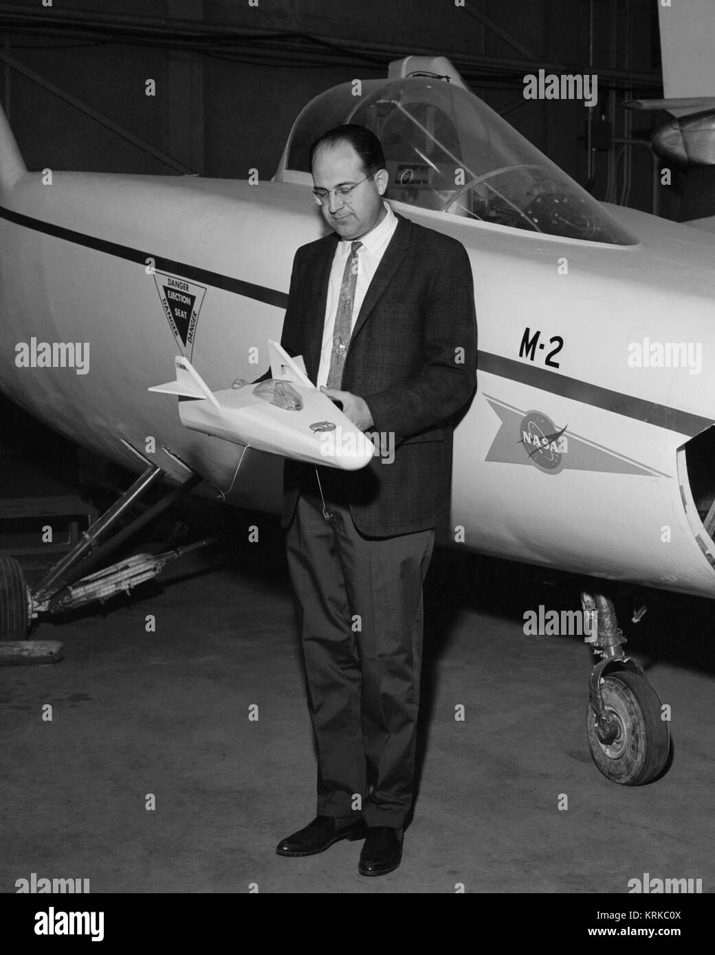 Dale Reed with model in front of M2-F1 DVIDS717045 Stock Photo - Alamy