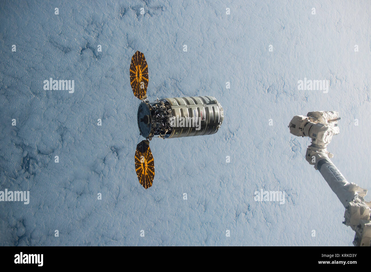 ISS-45 Cygnus 5 approaching the ISS (2 Stock Photo - Alamy