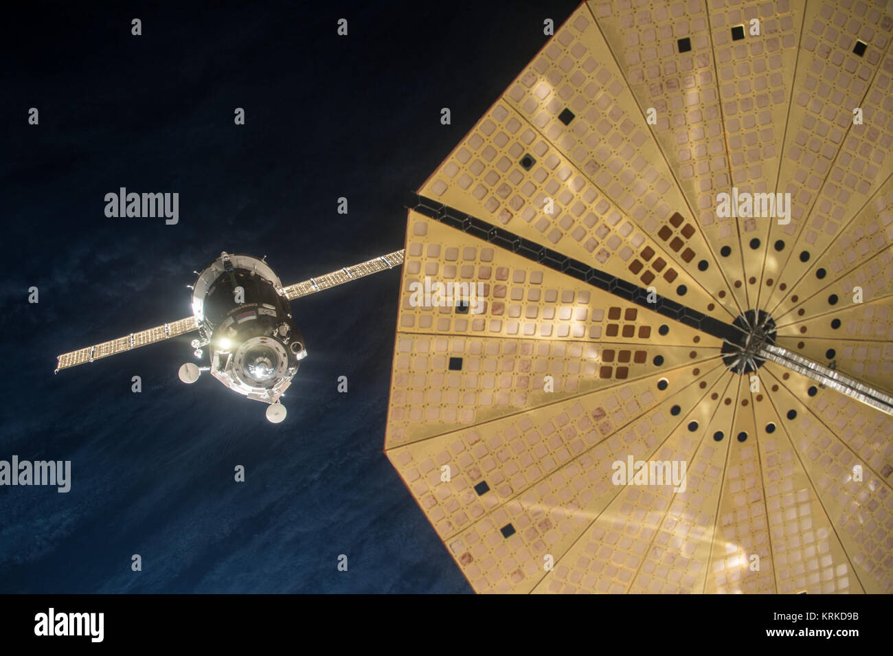 Soyuz TMA-19M spacecraft approaches the ISS (1 Stock Photo - Alamy