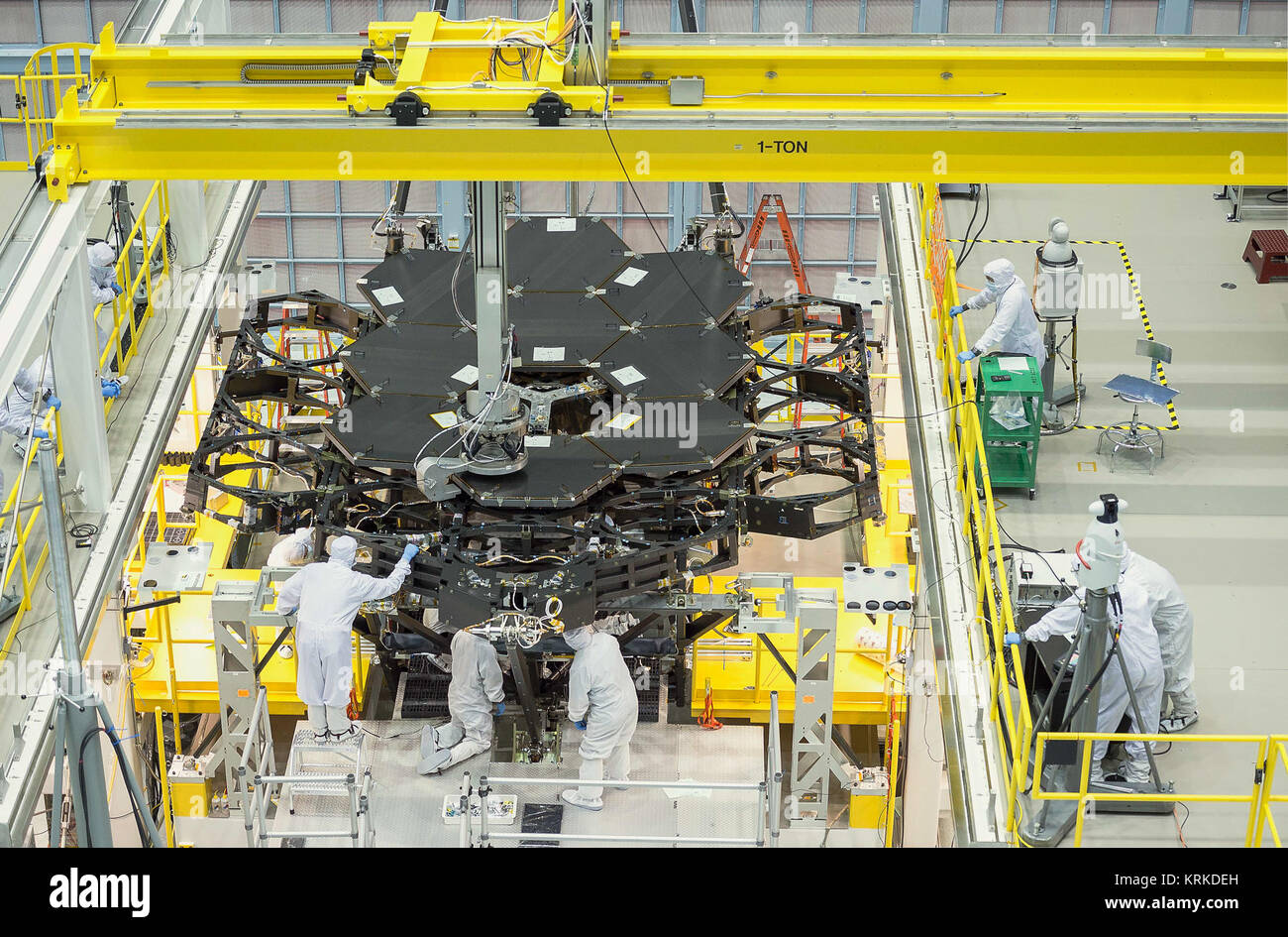 James Webb Space Telescope Mirror Halfway Complete (23683001499 Stock ...